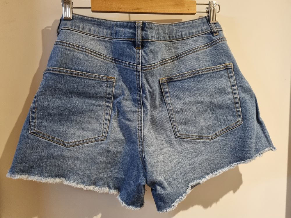 Women's Bottoms on Designer Wardrobe