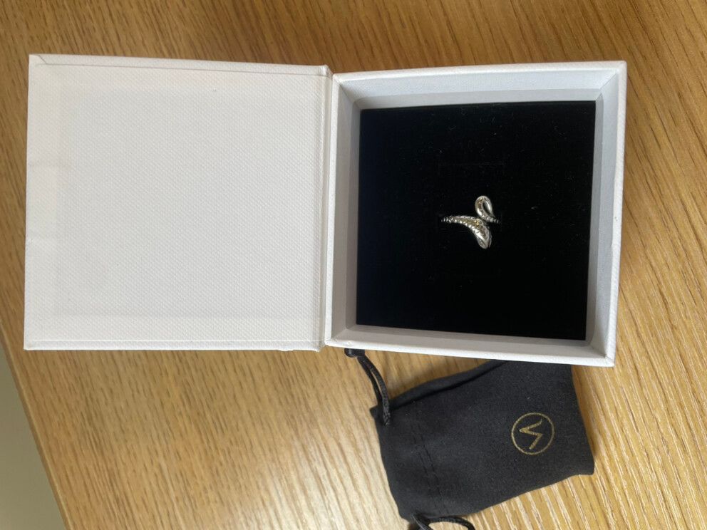 Mejuri Mejuri Snake Ring on Designer Wardrobe
