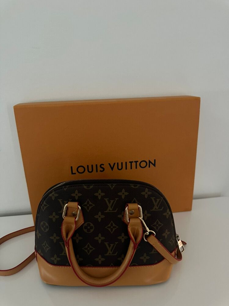 Women's Handbag on Designer Wardrobe