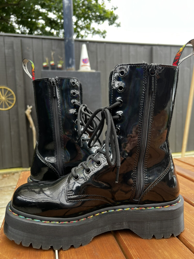 Dr Martens Jadon Hi Rainbow Patent Platform Boots | atelier-yuwa.ciao.jp